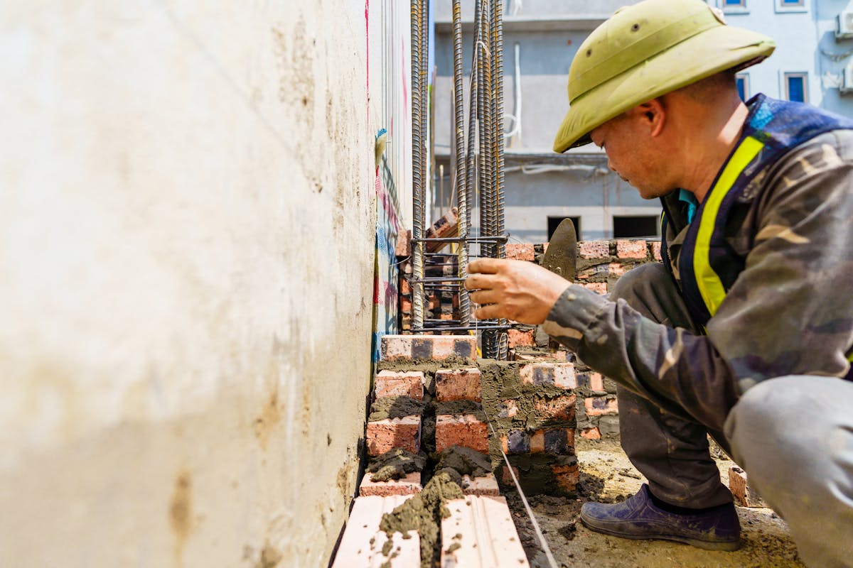 Construction Worker Salary in the USA: 2025 Guide - TealPot